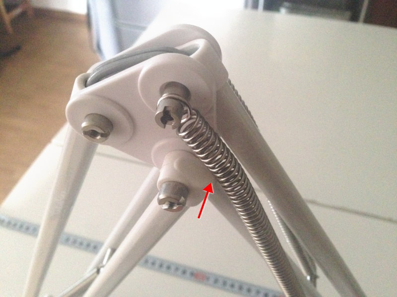 IKEAのミッケにコイズミのデスクライトECL-357が取り付け可能か検証してみた | 学習机評論家のオススメ